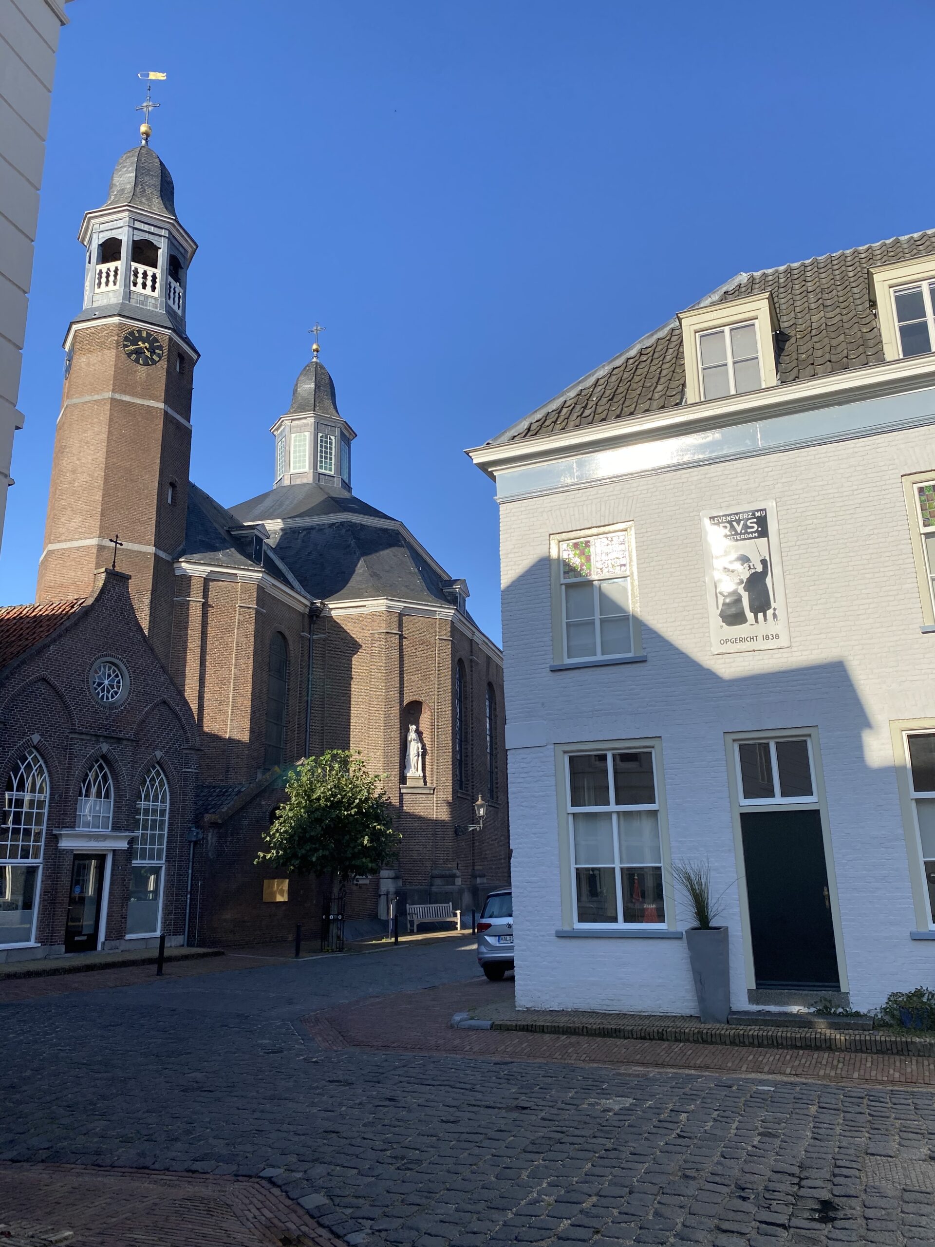 In het land van Maas en Waal: Hoogeerd - In de Reiskoffer